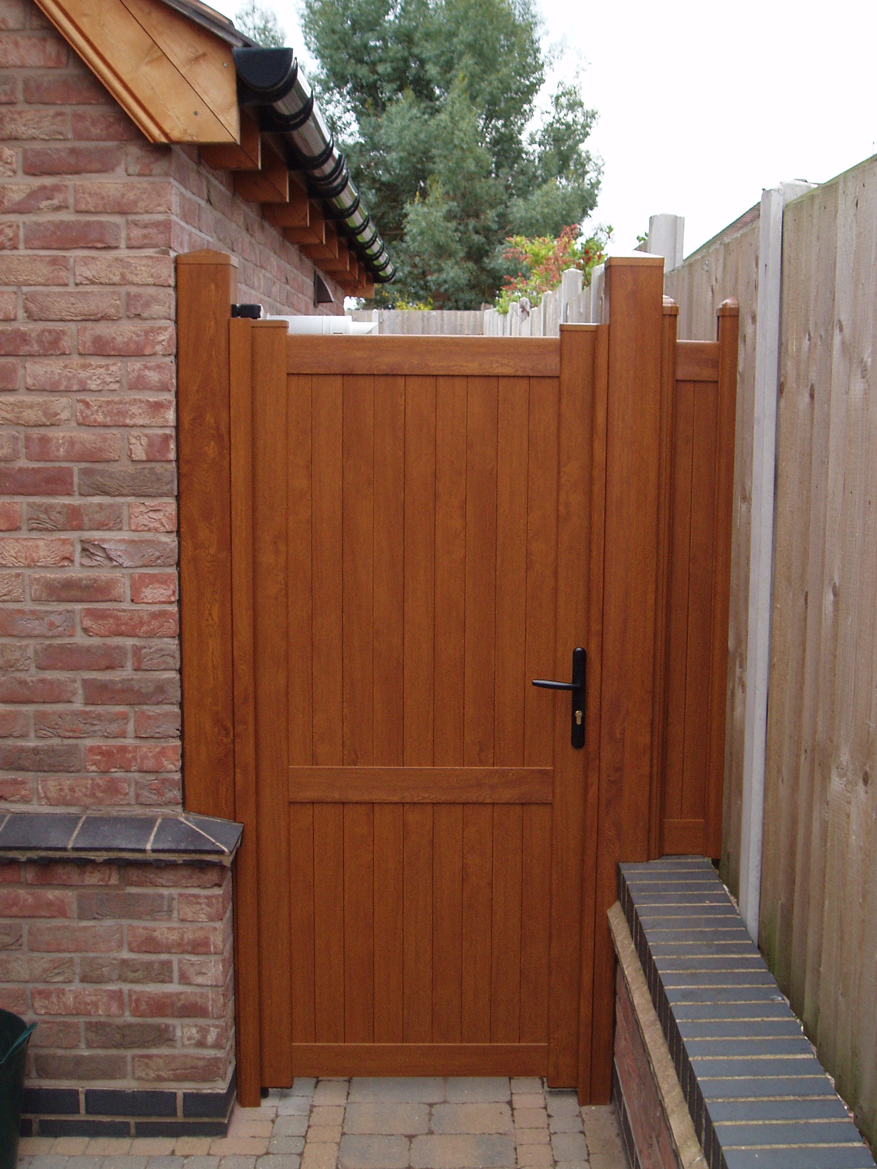 UPVC Fencing & Gates Hinckley & Leicester | Progress Windows